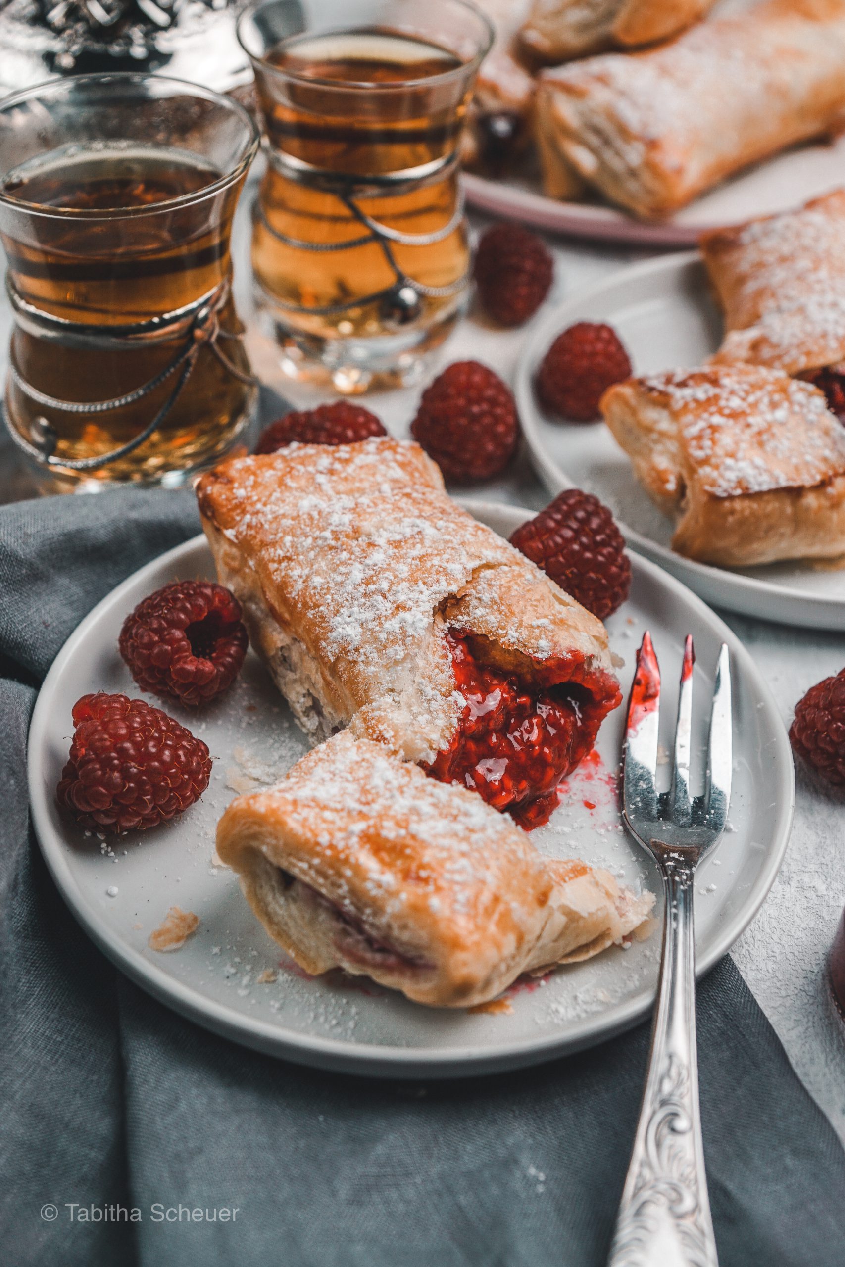 Rezept für leckere Himbeertaschen mit selbstgemachtem Karamell-Eis