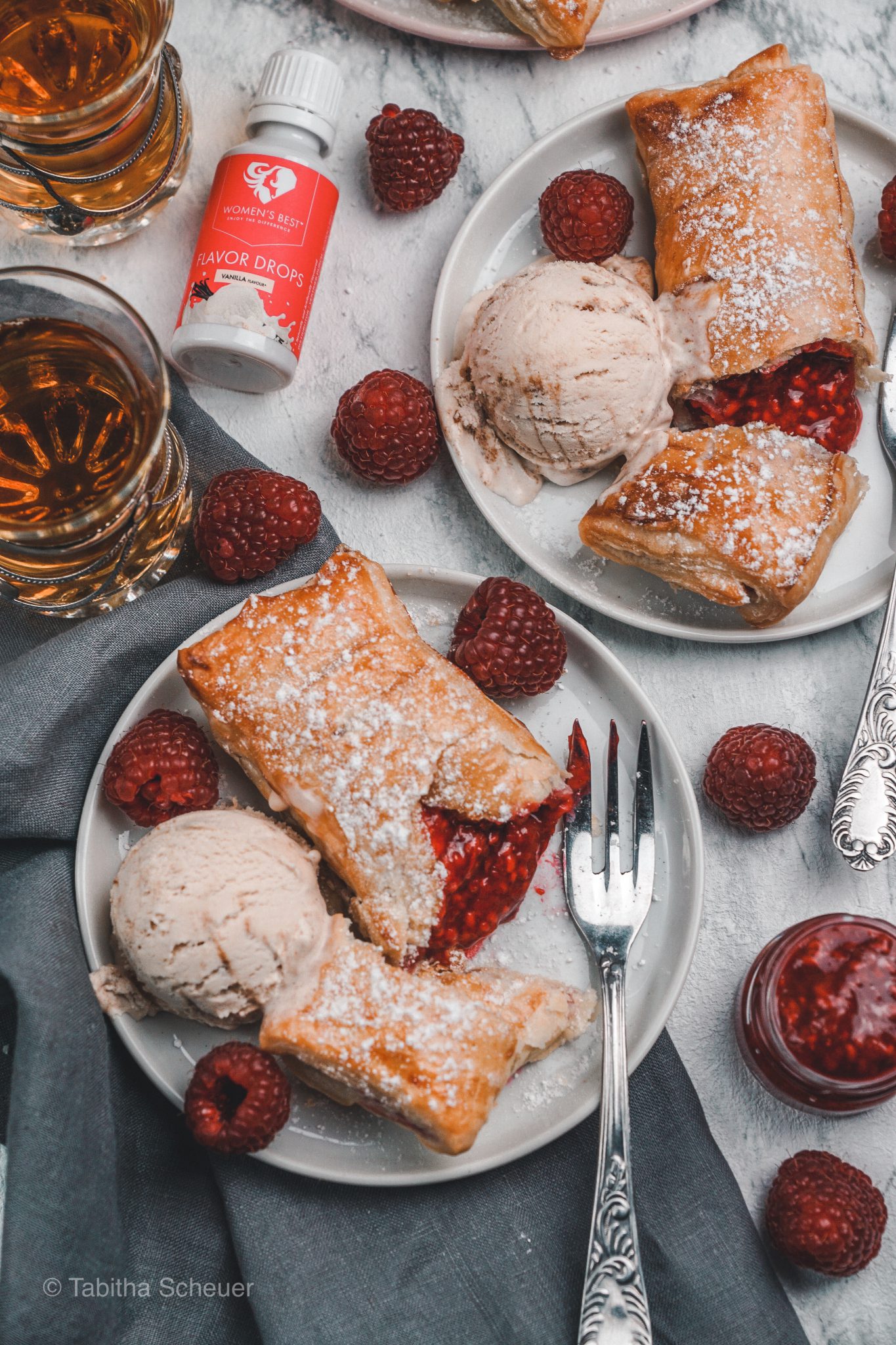 Rezept für leckere Himbeertaschen mit selbstgemachtem Karamell-Eis